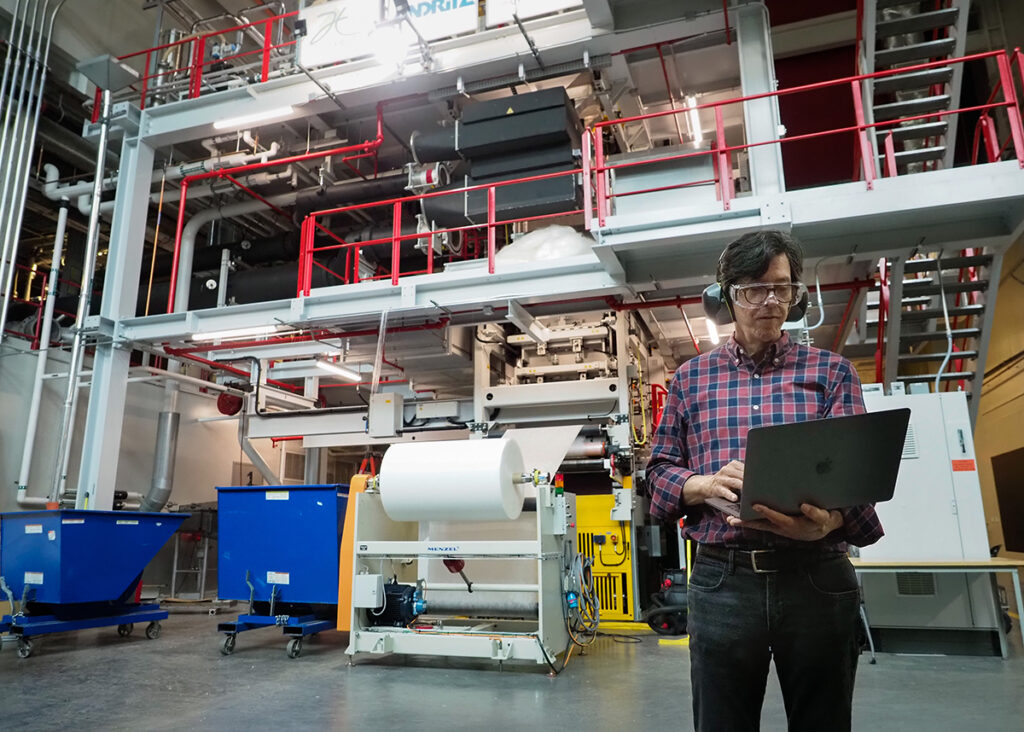 Spunbond and Hydroentangling Lab | The Nonwovens Institute